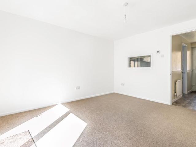 2 bedroom end of terrace house to rent