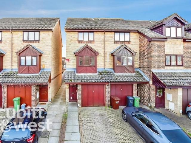 2 bedroom end of terrace house to rent