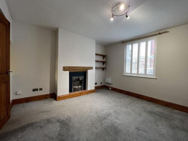2 bedroom end of terrace house to rent