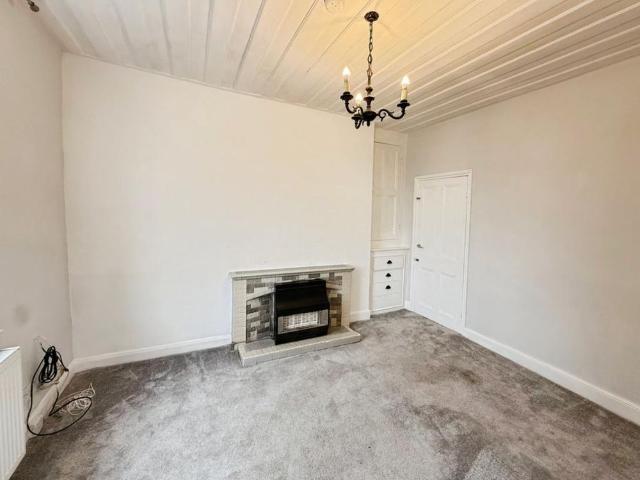 2 bedroom end of terrace house to rent