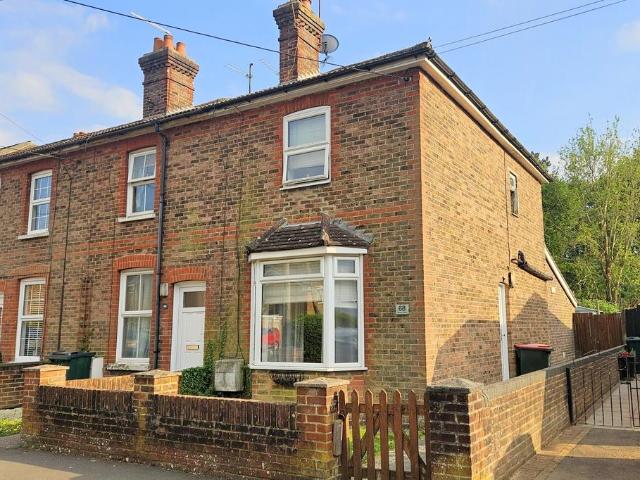 2 bedroom end of terrace house to rent