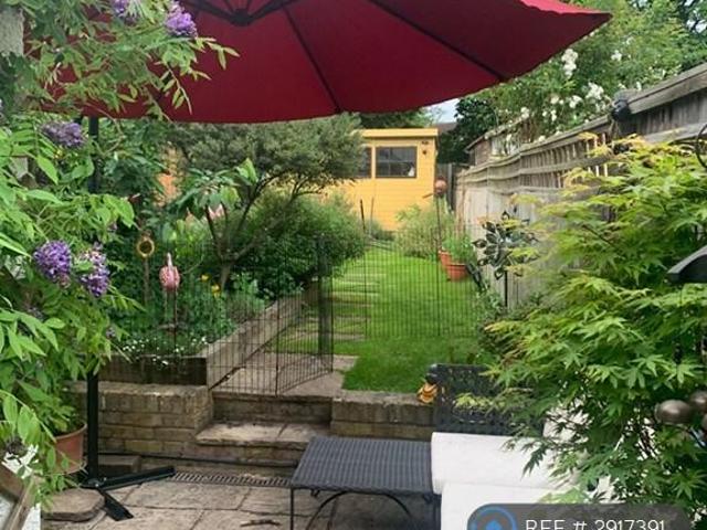 2 bedroom end of terrace house to rent