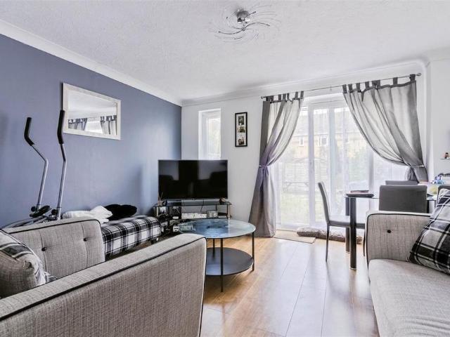 2 bedroom end of terrace house to rent