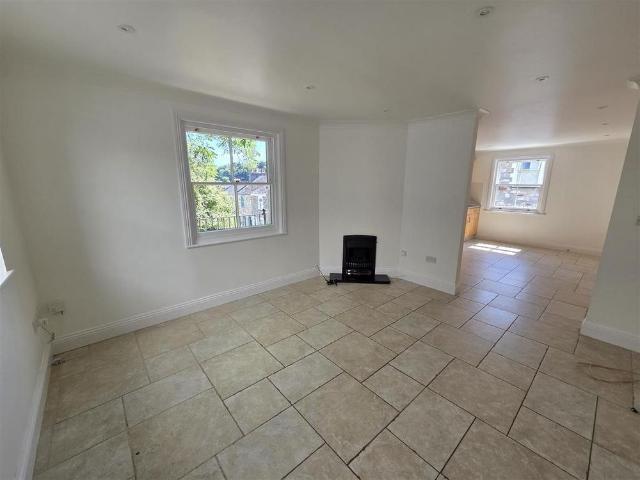 2 bedroom end of terrace house to rent