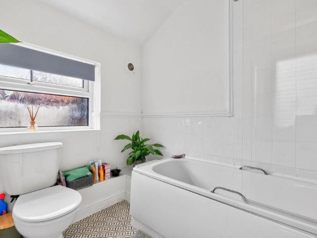 2 bedroom end of terrace house to rent