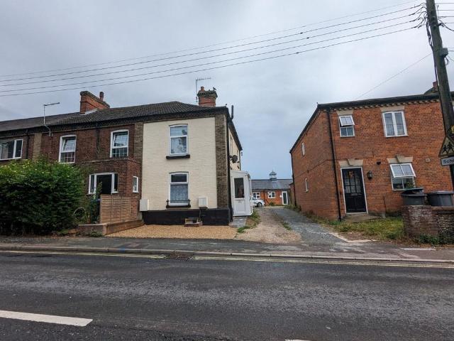 2 bedroom end of terrace house to rent