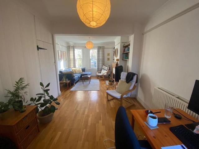 2 bedroom end of terrace house to rent
