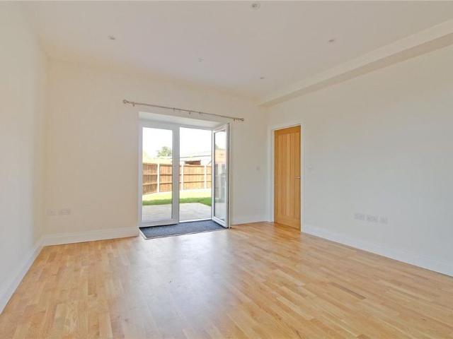 2 bedroom end of terrace house to rent