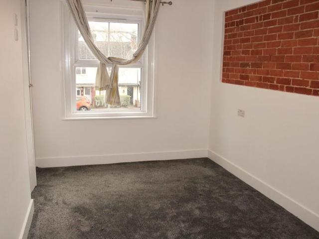 2 bedroom end of terrace house to rent