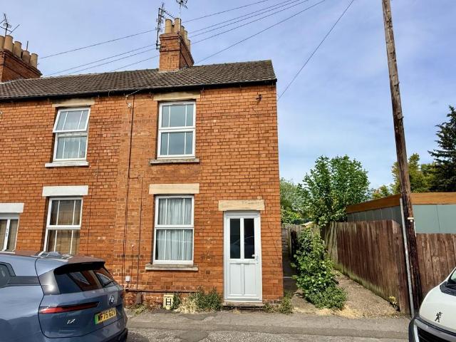 2 bedroom end of terrace house to rent