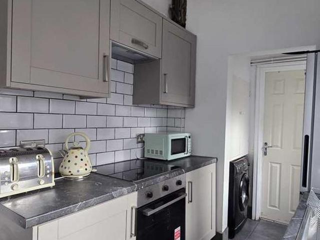 2 bedroom end of terrace house to rent