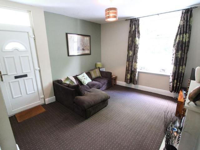 2 bedroom end of terrace house to rent