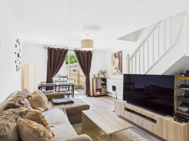 2 bedroom end of terrace house to rent