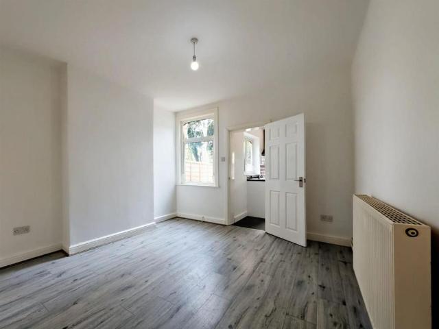 2 bedroom end of terrace house to rent