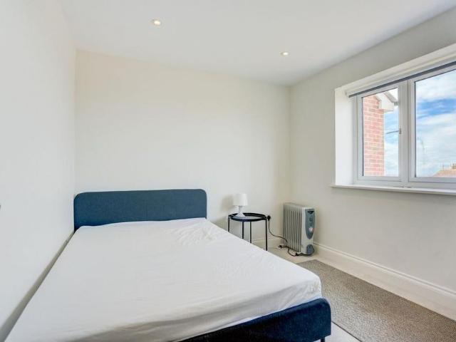 2 bedroom end of terrace house to rent
