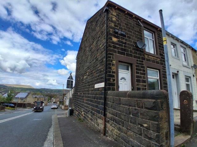 2 bedroom end of terrace house to rent
