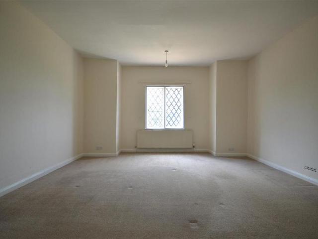 2 bedroom end of terrace house to rent
