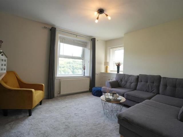 2 bedroom end of terrace house to rent