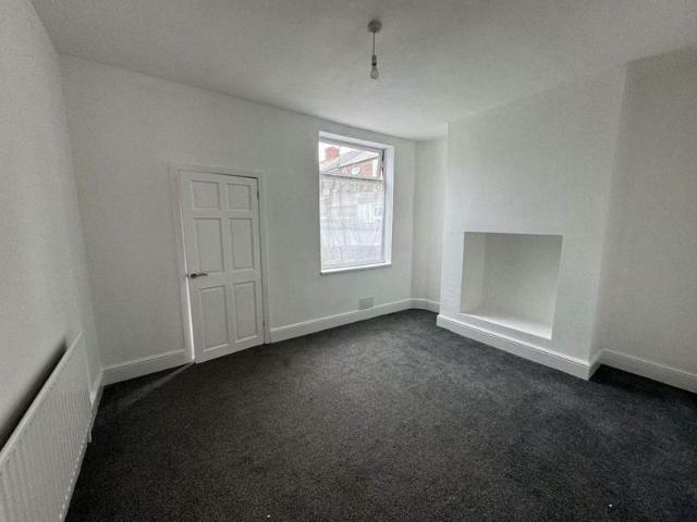 2 bedroom end of terrace house to rent