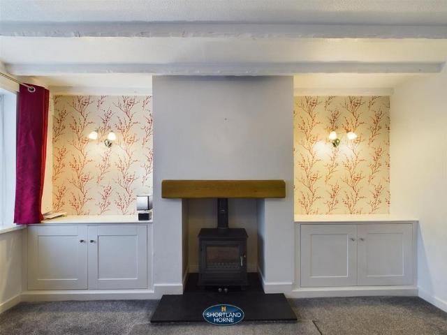 2 bedroom end of terrace house to rent