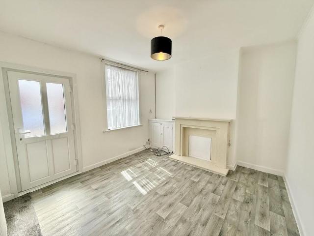 2 bedroom end of terrace house to rent