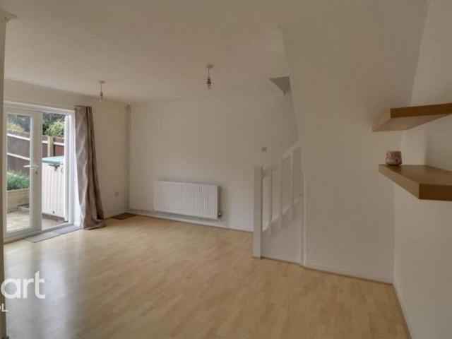 2 bedroom end of terrace house to rent