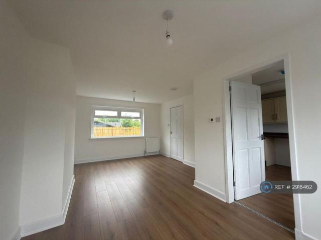 2 bedroom end of terrace house to rent