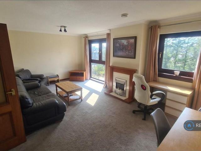 2 bedroom end of terrace house to rent