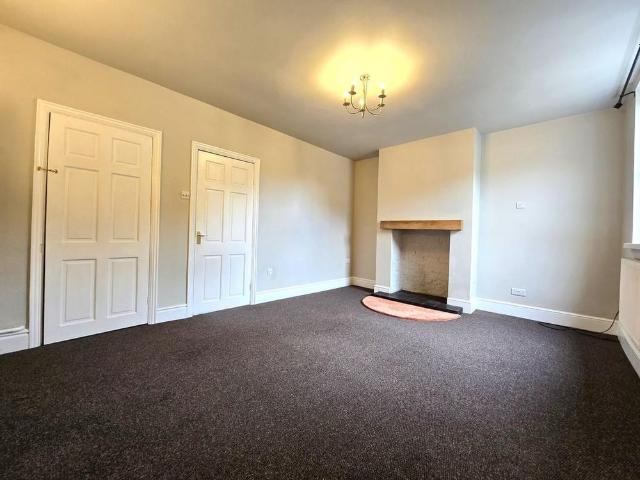 2 bedroom end of terrace house to rent