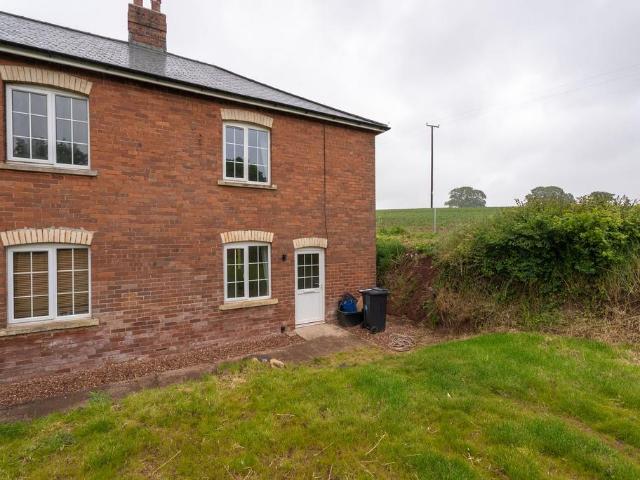 2 bedroom end of terrace house to rent