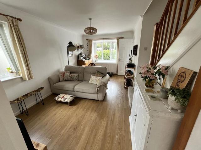 2 bedroom end of terrace house to rent