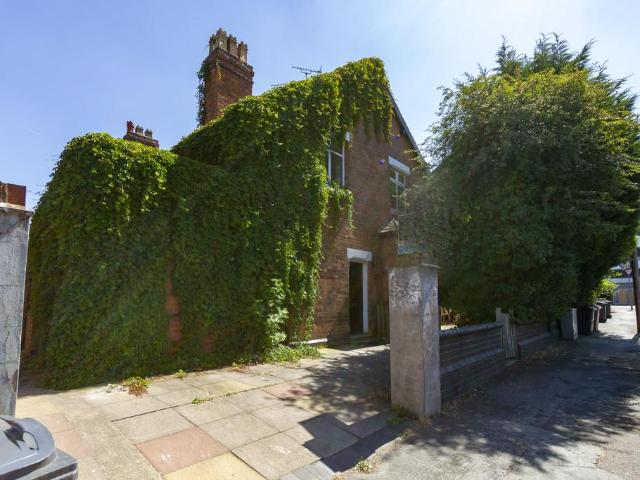 2 bedroom end of terrace house to rent