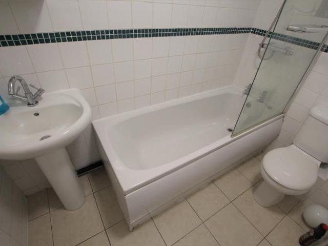 2 bedroom end of terrace house to rent