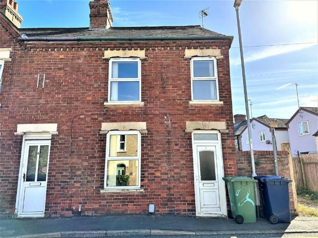 2 bedroom end of terrace house to rent