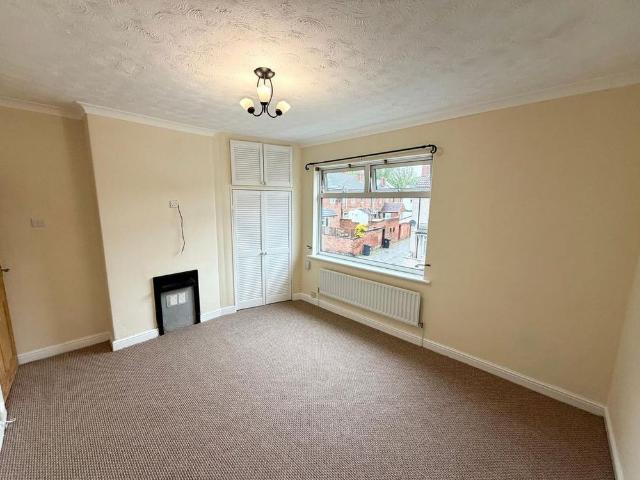 2 bedroom end of terrace house to rent