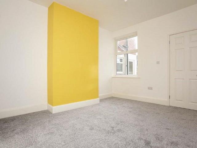 2 bedroom end of terrace house to rent