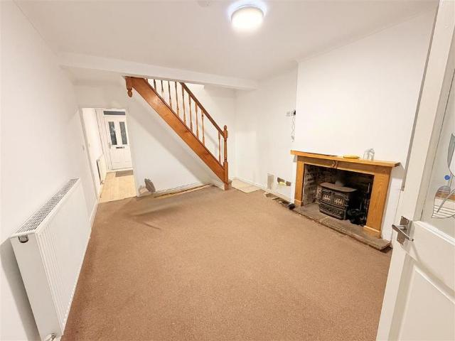 2 bedroom end of terrace house to rent