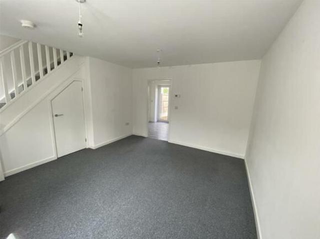2 bedroom end of terrace house to rent