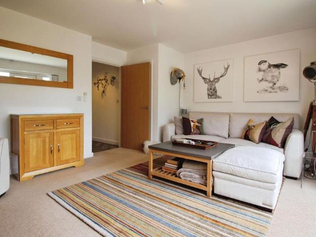 2 bedroom end of terrace house to rent
