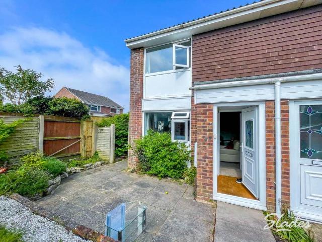 2 bedroom end of terrace house to rent