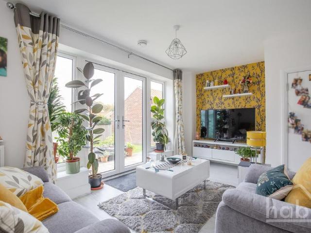 2 bedroom end of terrace house to rent