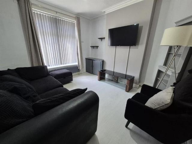2 bedroom end of terrace house to rent
