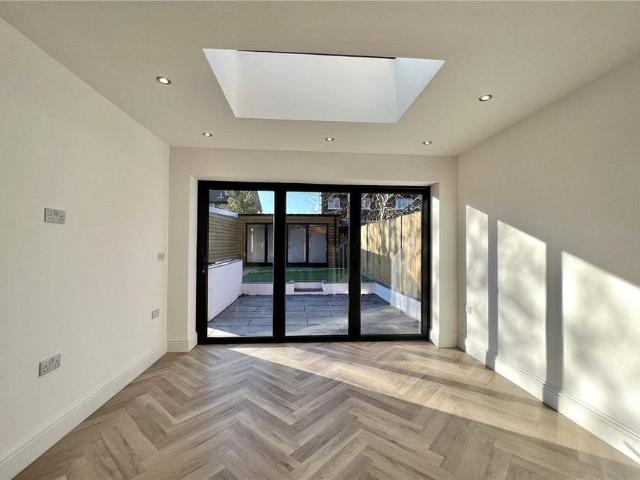 2 bedroom end of terrace house to rent