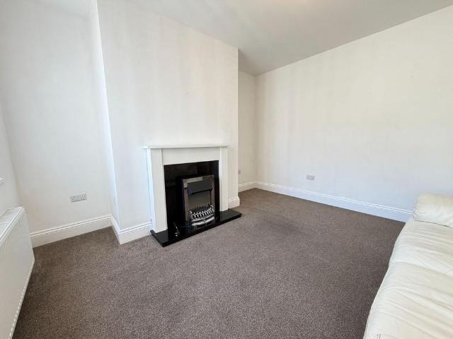 2 bedroom end of terrace house to rent
