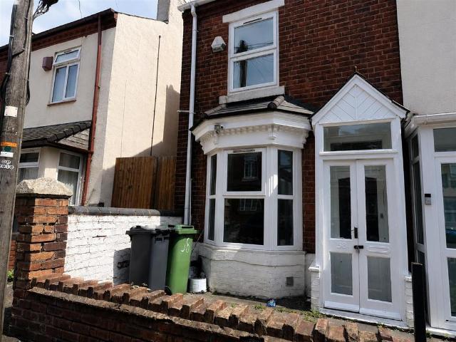 2 bedroom end of terrace house to rent