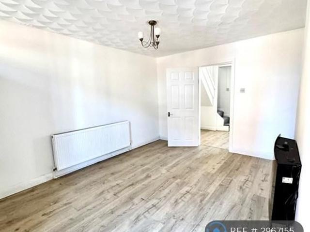 2 bedroom end of terrace house to rent