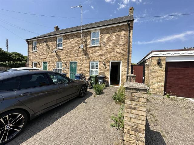 2 bedroom end of terrace house to rent