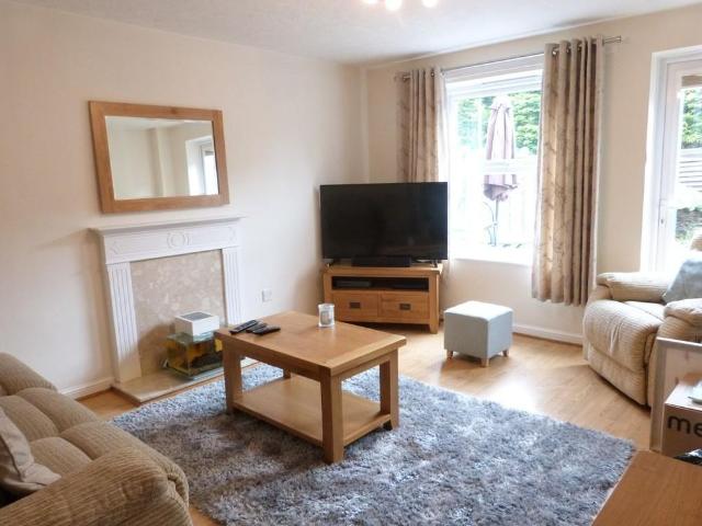 2 bedroom end of terrace house to rent