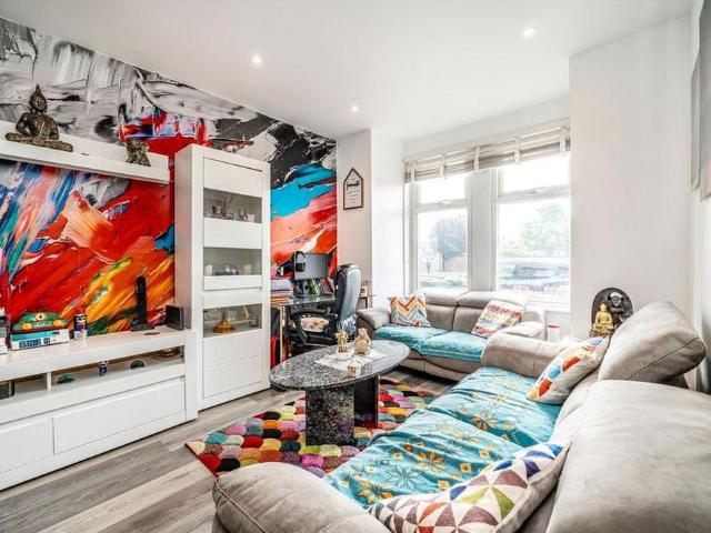 2 bedroom end of terrace house to rent