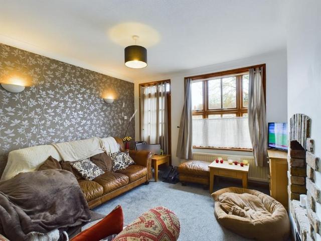 2 bedroom end of terrace house to rent